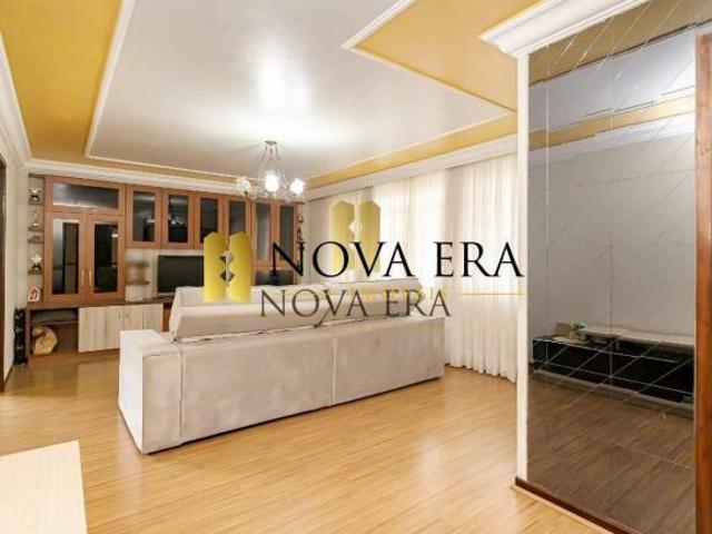 Casa Térrea com Piscina e Amplo Quintal à Venda no Boa Vista / Bacacheri