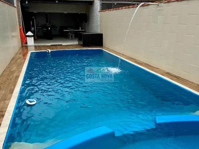 Casa térrea com piscina e área gourmet