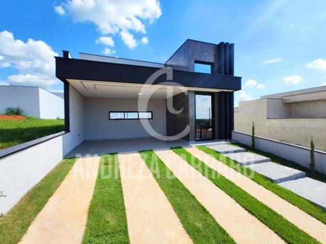 Casa Térrea com Piscina e cascata no Condomínio Reserva Ipanema
