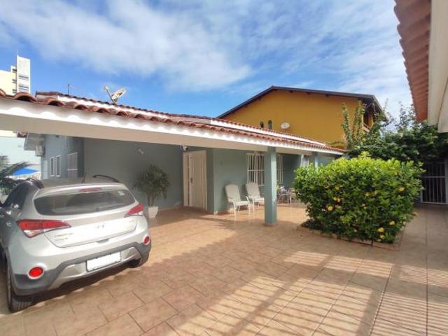 Casa Térrea com Piscina e Churrasqueira a 2 Quadras do Mar, Aruan, Caraguatatuba