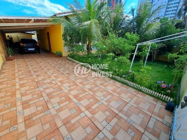 Casa térrea com piscina e pomar no Jardim Praia Grande, Mongaguá