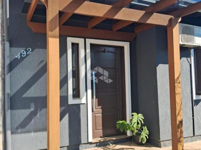 Casa Térrea com Piscina e Quiosque, 2 dormitórios, vaga coberta Bairro Vargas