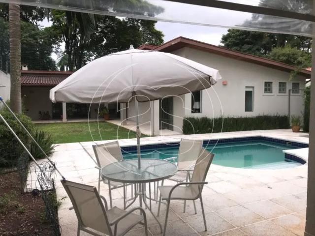 Casa térrea com piscina e 3 suítes para venda no Alto da Boa Vista