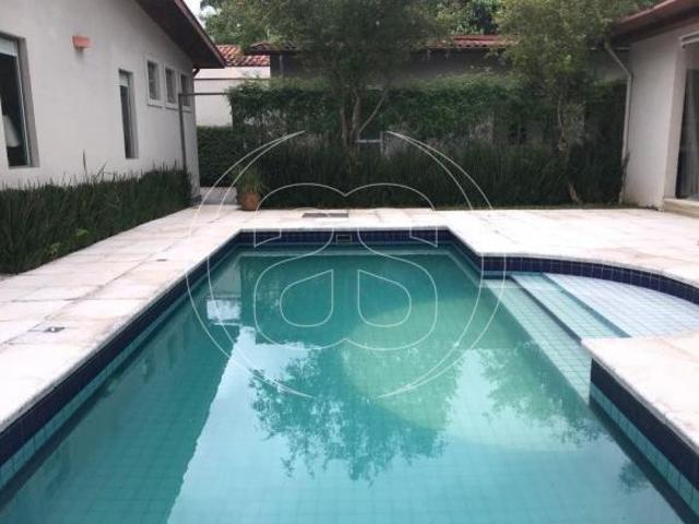 Casa térrea com piscina e 3 suítes para venda no Alto da Boa Vista