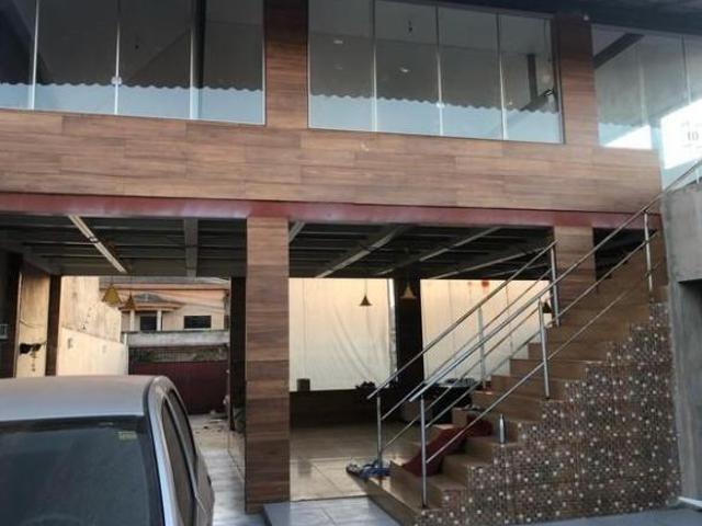 CASA TERREA COM PISCINA EM RUA PUBLICA PROXIMA EPVP
