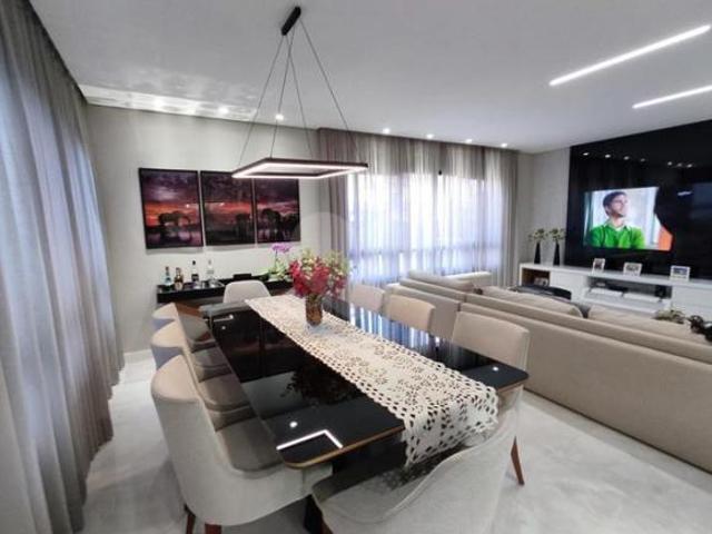 Casa térrea com piscina Jardim França com 250m² de área cosntruída