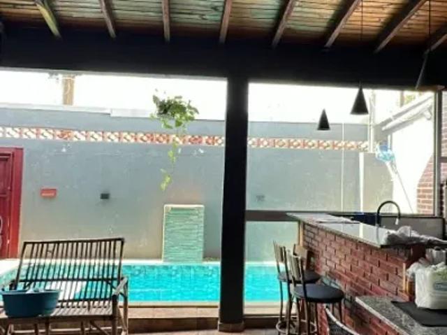 Casa térrea com piscina no Bairro Maria Aparecida Pedrossian!