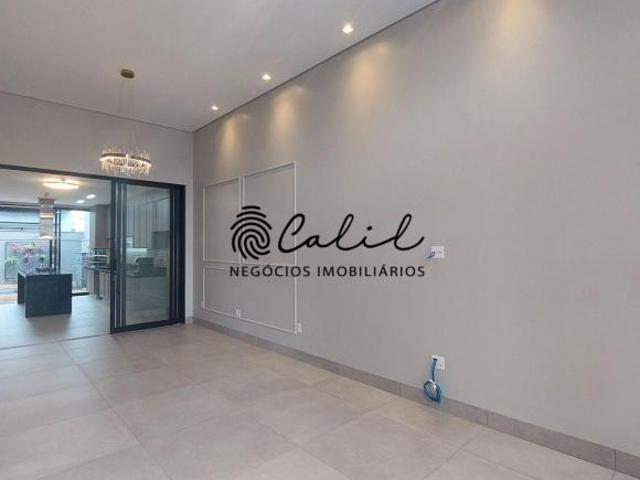 Casa térrea com piscina no Condomínio Reserva Imperial
