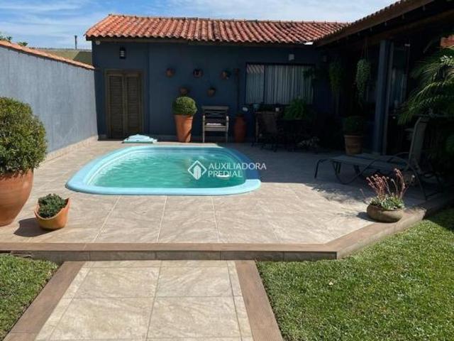 CASA TERREA COM PISCINA SALAO DE FESTA COM FOGAO A LINHA