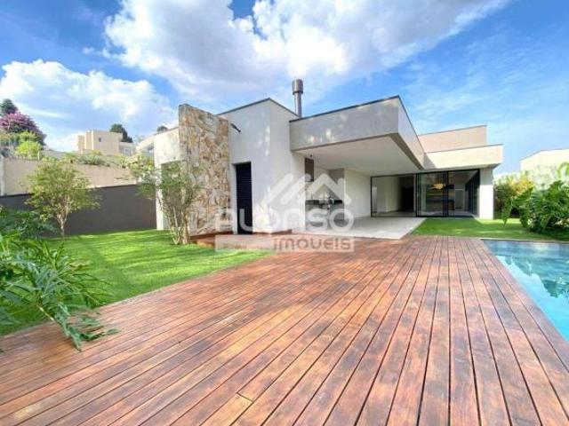 Casa TÉRREA com projeto contemporâneo no Alphaville Granja Viana