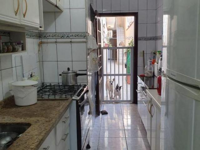 Casa térrea com quatro dormitórios sendo duas suítes duas vagas