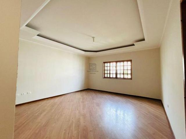 Casa Térrea com quintal, 3 quartos, 2 vagas