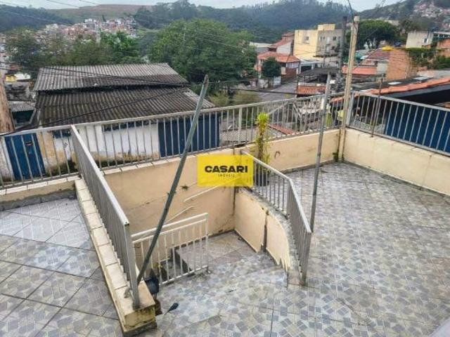 Casa Térrea com Quintal Amplo e Churrasqueira Próximo ao Atrium Shopping em Sant