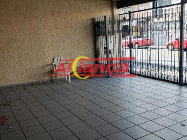 CASA TÉRREA COM QUINTAL E GARAGEM PARA 3 CARROS