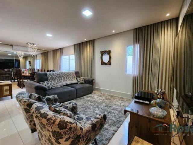 Casa térrea com quintal e 132 m² em condomínio fechado região dos Florais