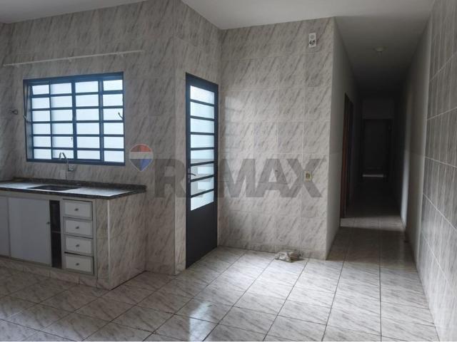 Casa térrea com quintal espaçoso no bairro São Luiz, em Itu
