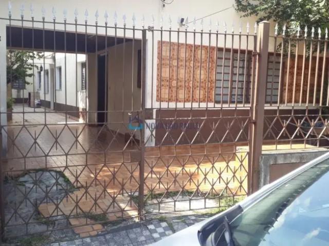 Casa térrea com terreno 9X36, 3 dorm, 4 vagas, próximo ao Metrô