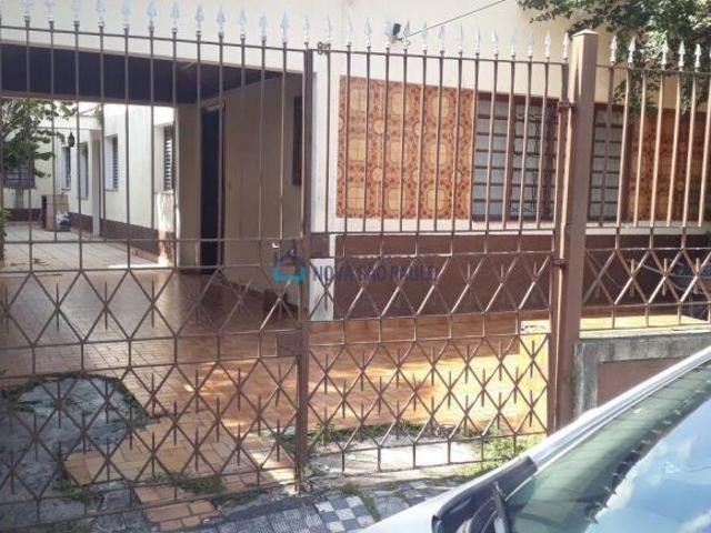 Casa térrea com terreno 9X36, 3 dorm, 4 vagas, próximo ao Metrô