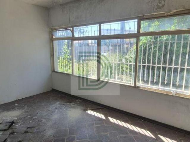 Casa térrea com terreno de 266 m2, ótima localização