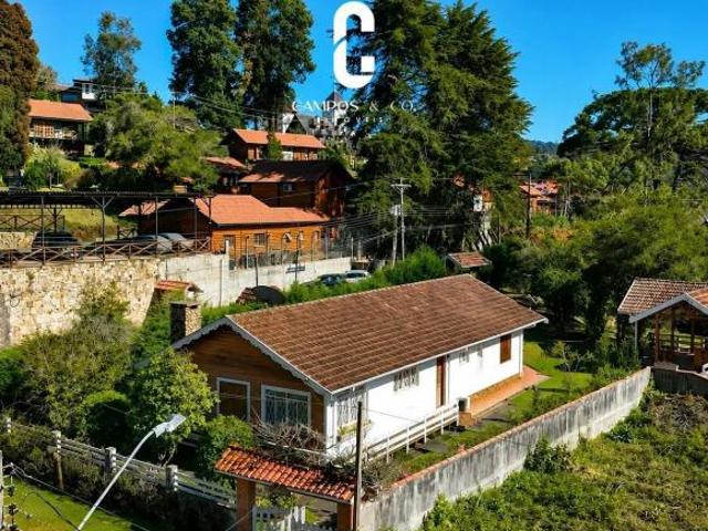 Casa térrea com terreno de 2.047 m² na Vila Everest, a 2 km de Capivari, Campos do Jordão