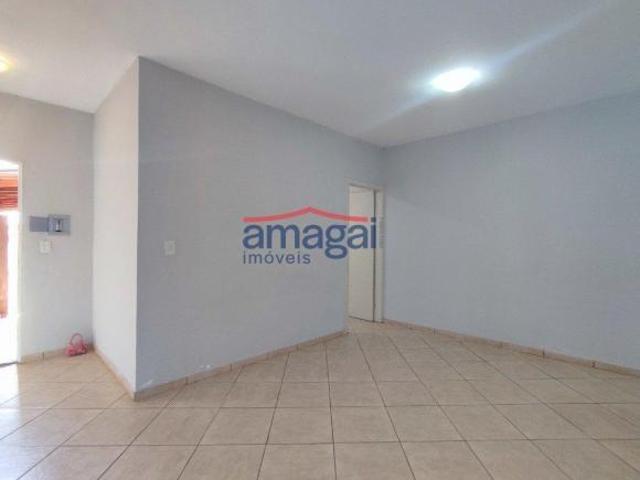 casa térrea com tres dormitórios