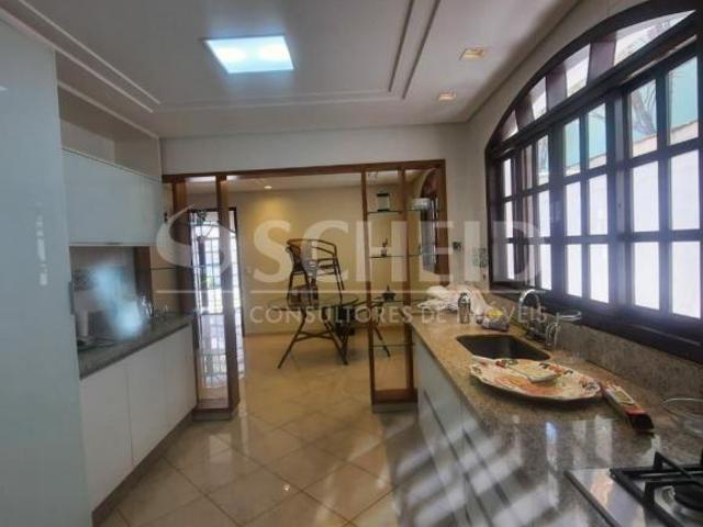 Casa térrea com três suítes no City Campo Grande