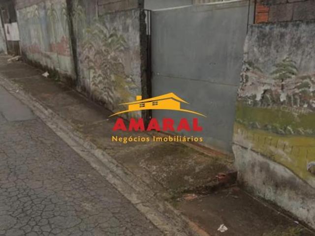 casa terreá com um galpão para venda