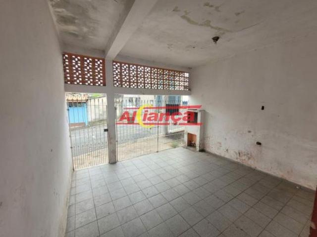 Casa térrea com vaga e quintal no fundo