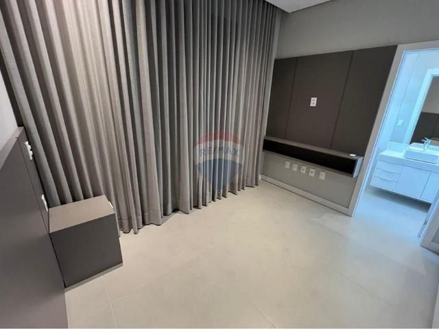 Casa Térrea com Vista para Praça no Alphaville Nova Esplanada 4 Locação