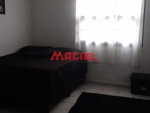 CASA TÉRREA, COMODOS GRANDES, 250 M2, CONFIRA