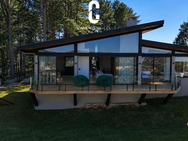 Casa Térrea Contemporânea à Venda em Campos do Jordão 3 Suítes, Vista para as Montanhas e Área Gour