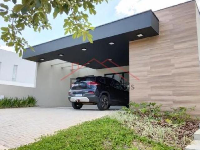 Casa térrea Cond Monte Carlo, Sorocaba. São 3 suítes, sala 2 ambientes integrada com cozinha e área