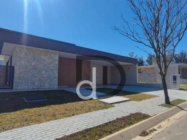 Casa térrea, cond fechado alto padrão, 3 suítes, piscina