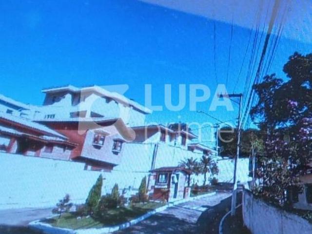 Casa Térrea, CONDOMÍNIO, com 3 dormitórios sendo 1 suíte á venda no Jardim Leonor Mendes de Barros