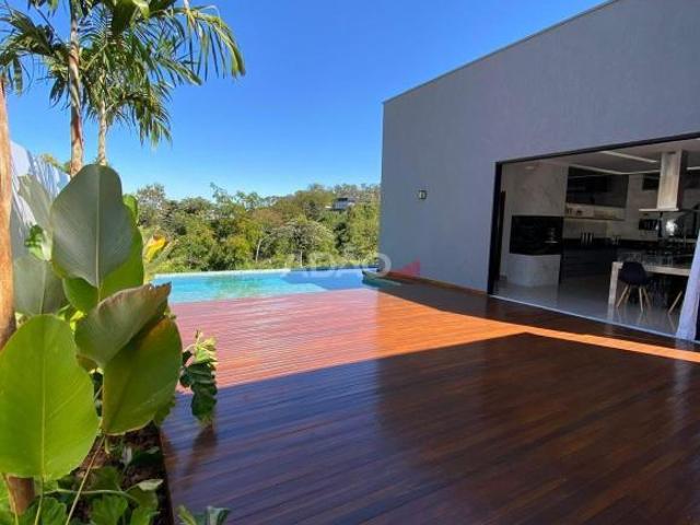 Casa Terrea Condomínio do Lago Casa em Condomínio com 3 Quarto s por R$ 2750000.00 no setor Condomí