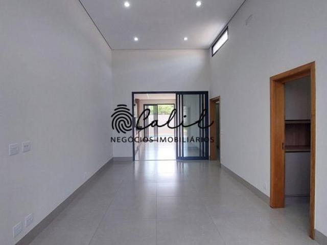 Casa térrea Condomínio Reserva Imperial com 3 suítes e piscina!