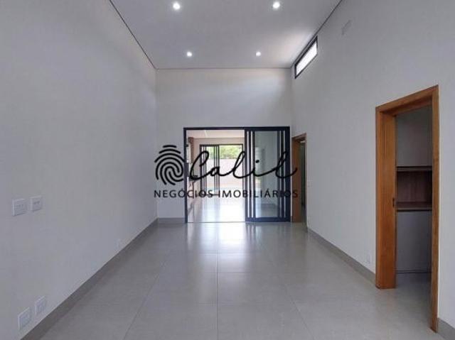 Casa térrea Condomínio Reserva Imperial com 3 suítes e piscina!