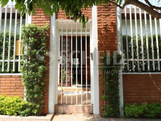 Casa térrea confortável com 3 suítes, escritório e solarium no Jardim Aeroporto