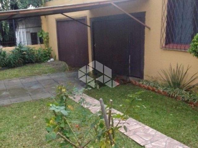 Casa térrea, construção clássica, vaga para 4 carros, próximo! Próximo Parque Germânia