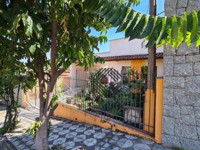 Casa Térrea, Construção Excelente, com 2 quartos, edícula grande à venda, 201 m² Bairro Trujillo