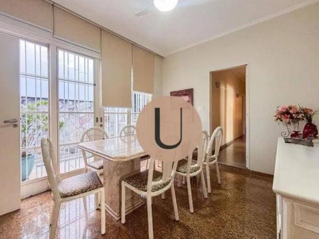 Casa térrea clássica em terreno de 326 m2 com 3 dormitórios e 3 vagas no coração verde da Vila Maria