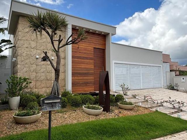 Casa térrea de 420m² com 04 suítes à venda no Jardins Milão Goiânia GO