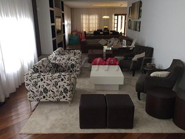 Casa terrea de 452m² com 6 quartos