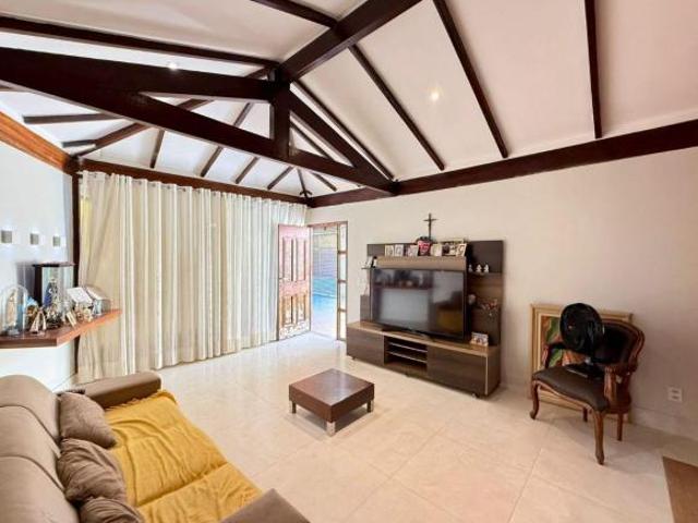Casa térrea de 4 quartos c/ 3 suítes, condomínio, lote 680 m², Conj. 5, Arniqueira