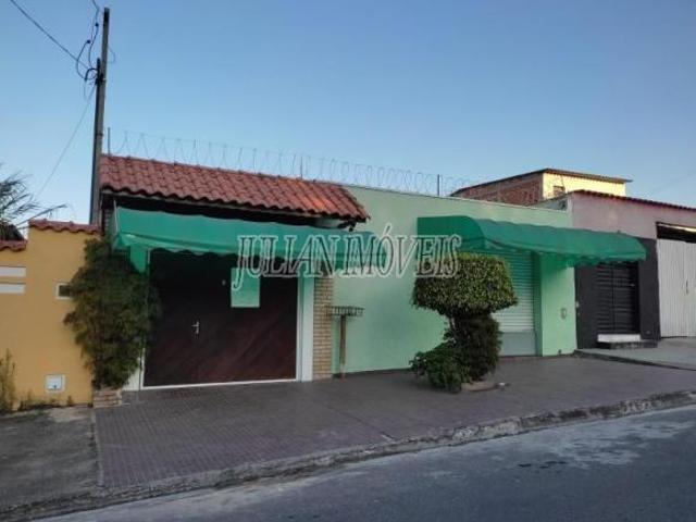 Casa térrea de 4 quartos com 1 suite e closet no Jardim Medina, Poá SP: 197m², 2 salas, 2 banheiros