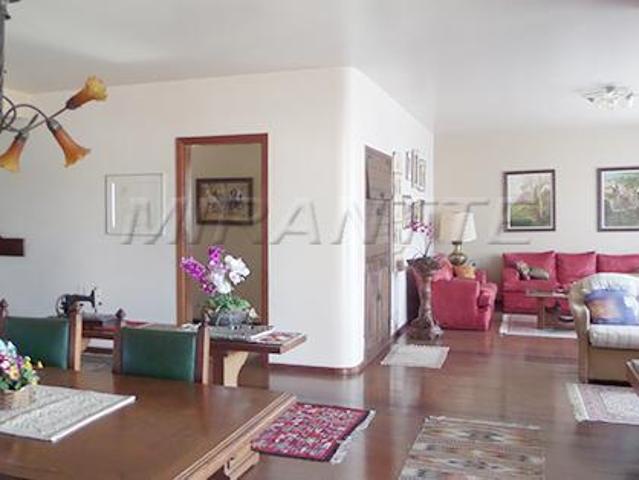 Casa terrea de 500m² com 4 quartos
