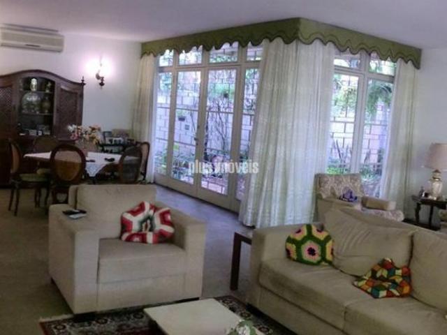 Casa Terrea de 589m² com 3 dormitorios, 1 suite 5 vagas em Vila Madalena