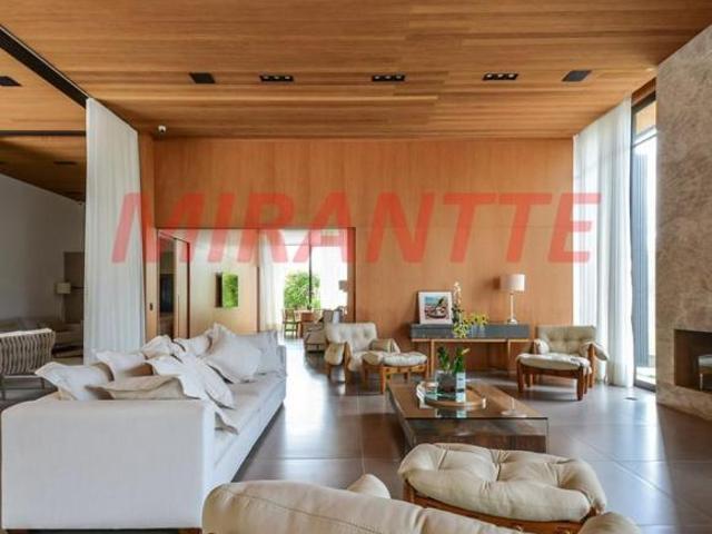 Casa terrea de 800m² com 6 quartos