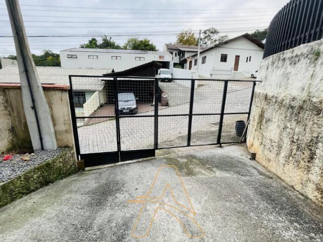 Casa Térrea de 02 Dormitórios No Bairro Velha