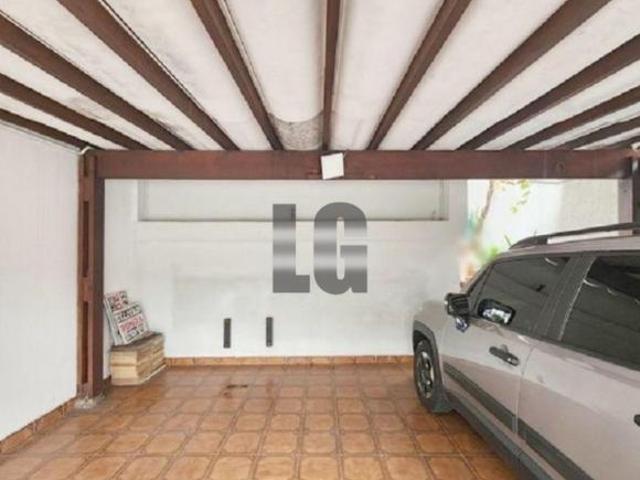 Casa térrea de 100m² com 2 quartos, quintal e 2 vagas no Jardim Celeste SP